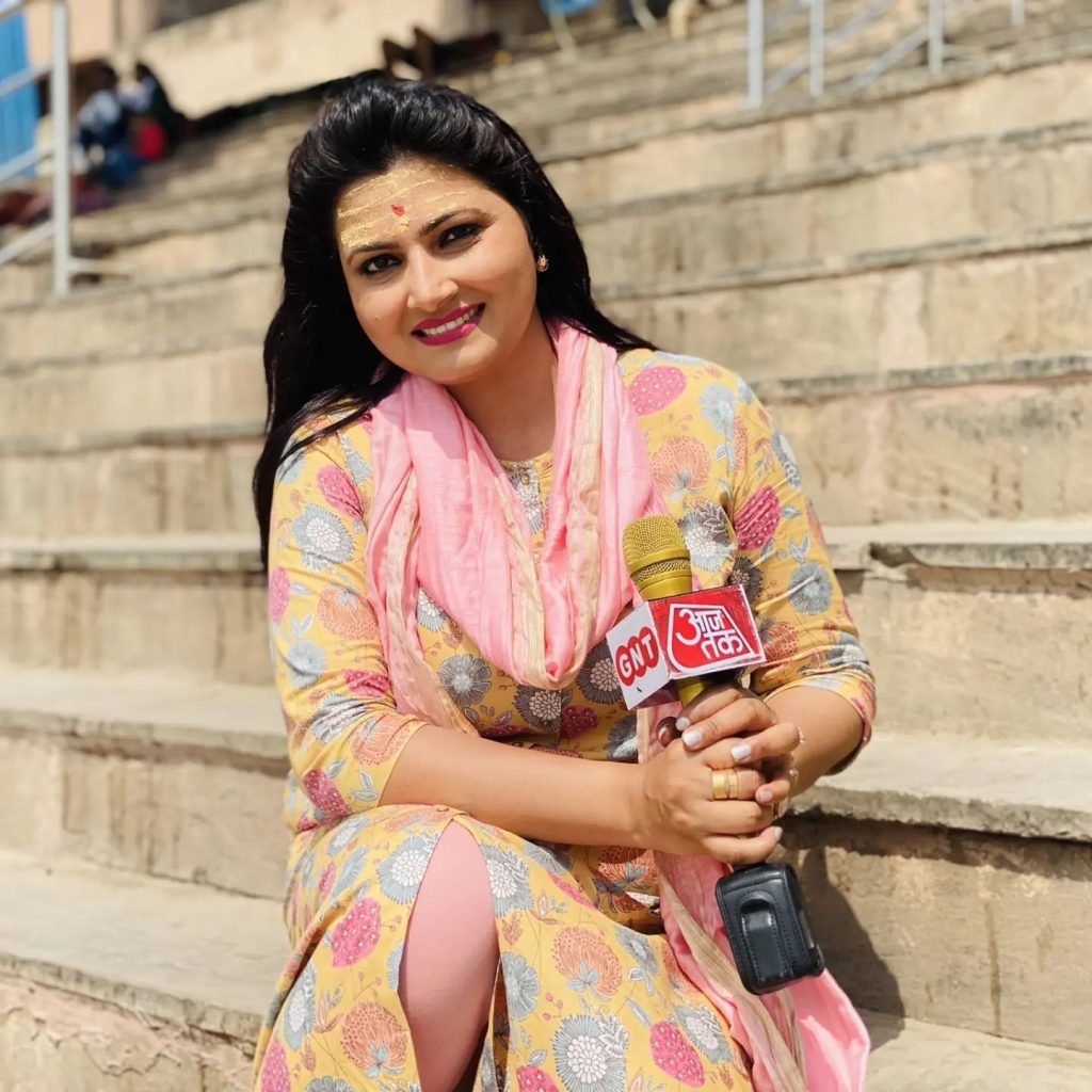 'आज तक' की एंकर चित्रा त्रिपाठी की निजी जिंदगी ऐसी है, पति के खिलाफ ...